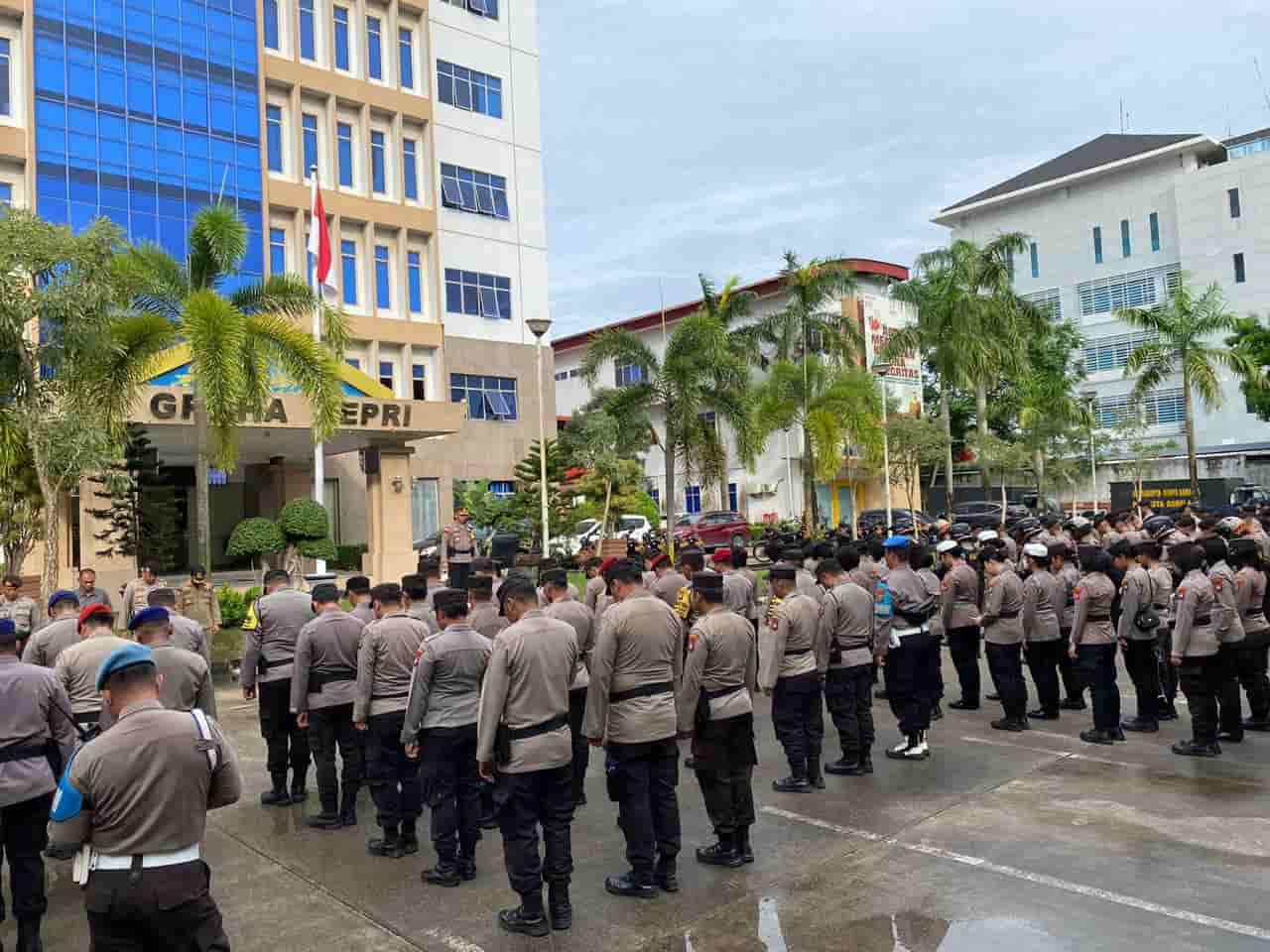 Polresta Barelang Kembali Kawal Aksi Unjuk Rasa Koalisi Rakyat Batam ...