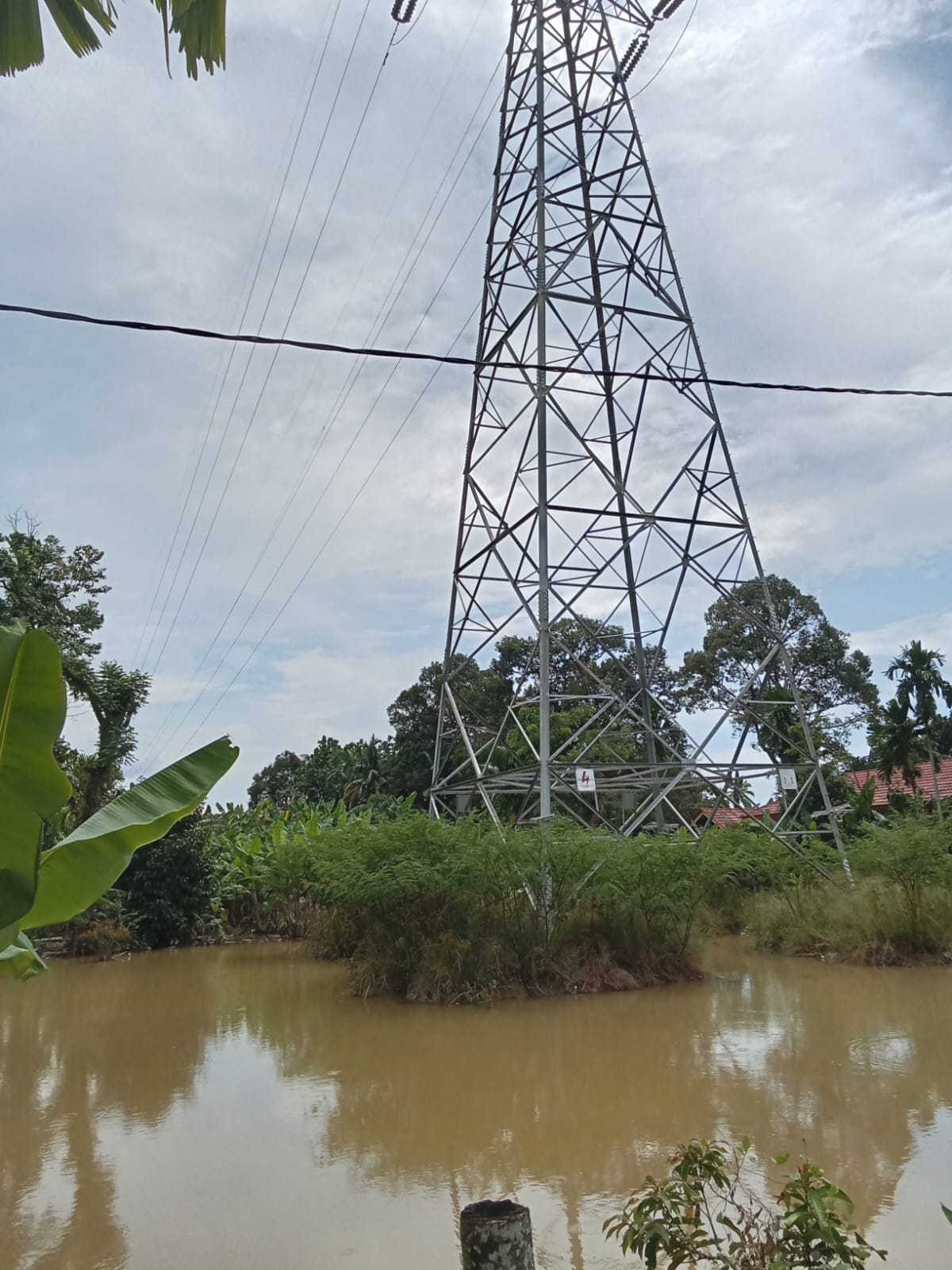 Pembangunan Tower SUTT 150 KV Lubuk Alung - PIP T28A di Batang Anai ...